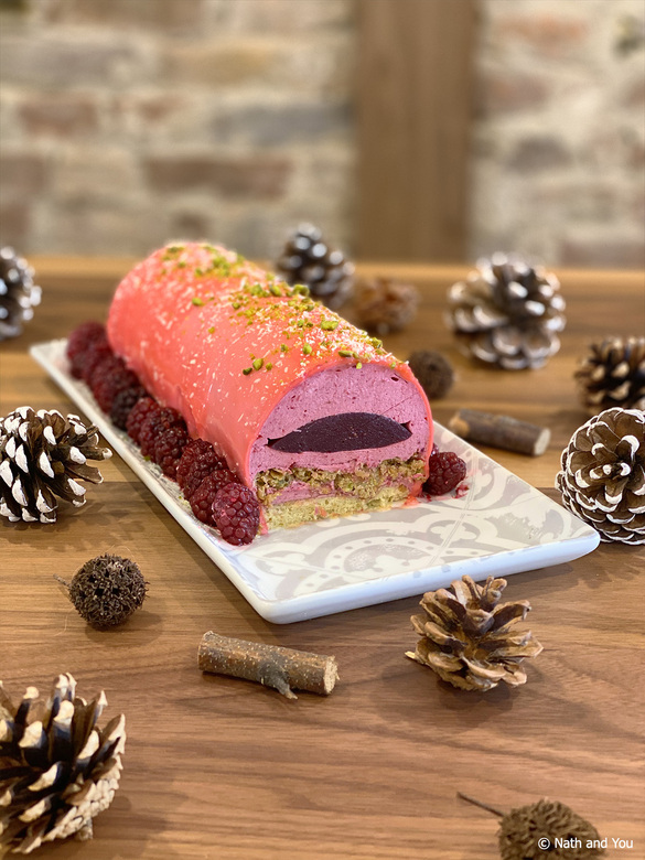 Bûche aux fruits rouges et à la pistache