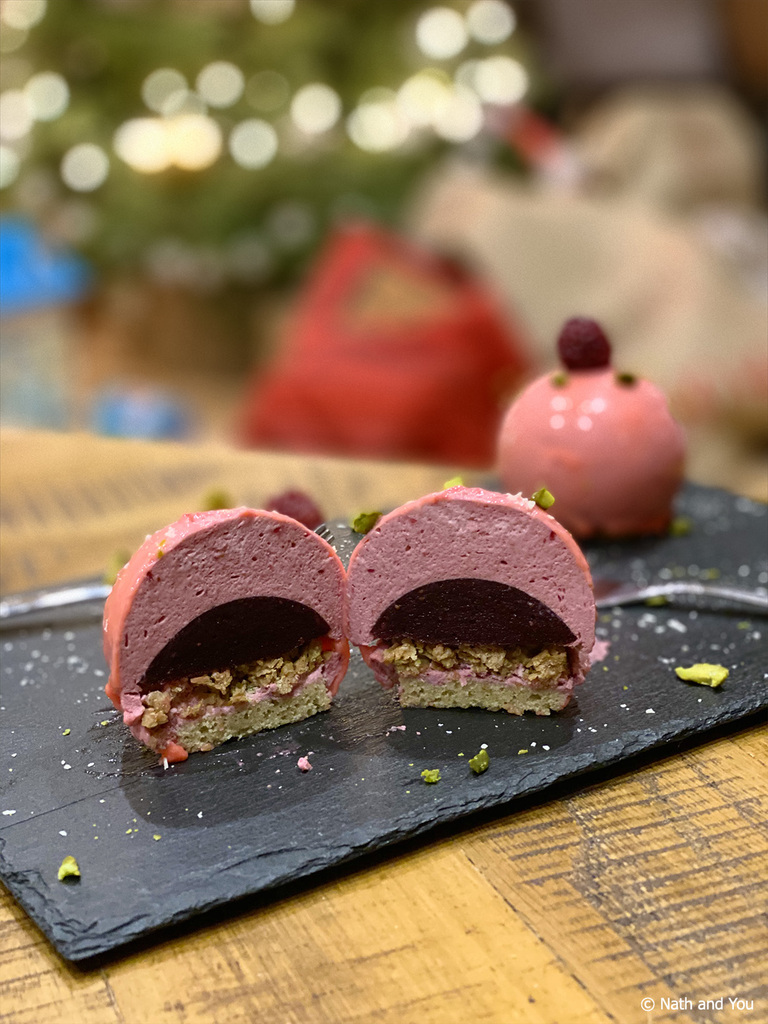 Bûche aux fruits rouges et à la pistache