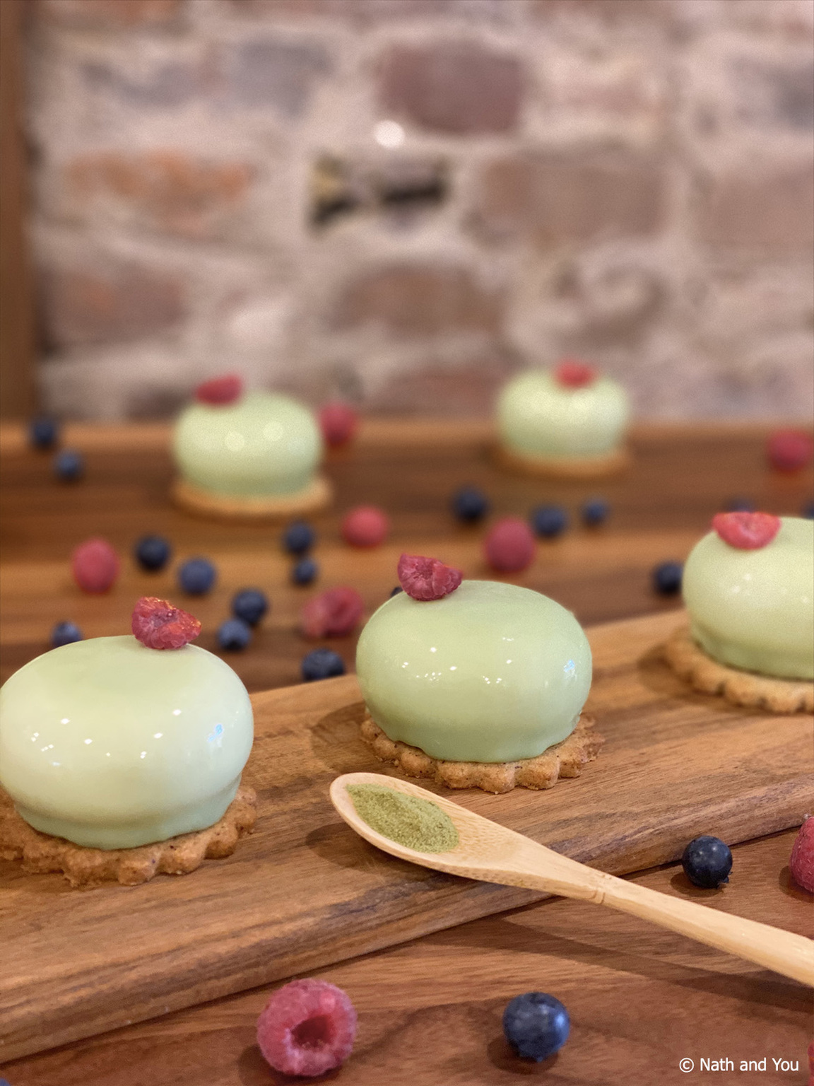 Tartelettes façon entremets au thé matcha et insert aux fruits rouges ...